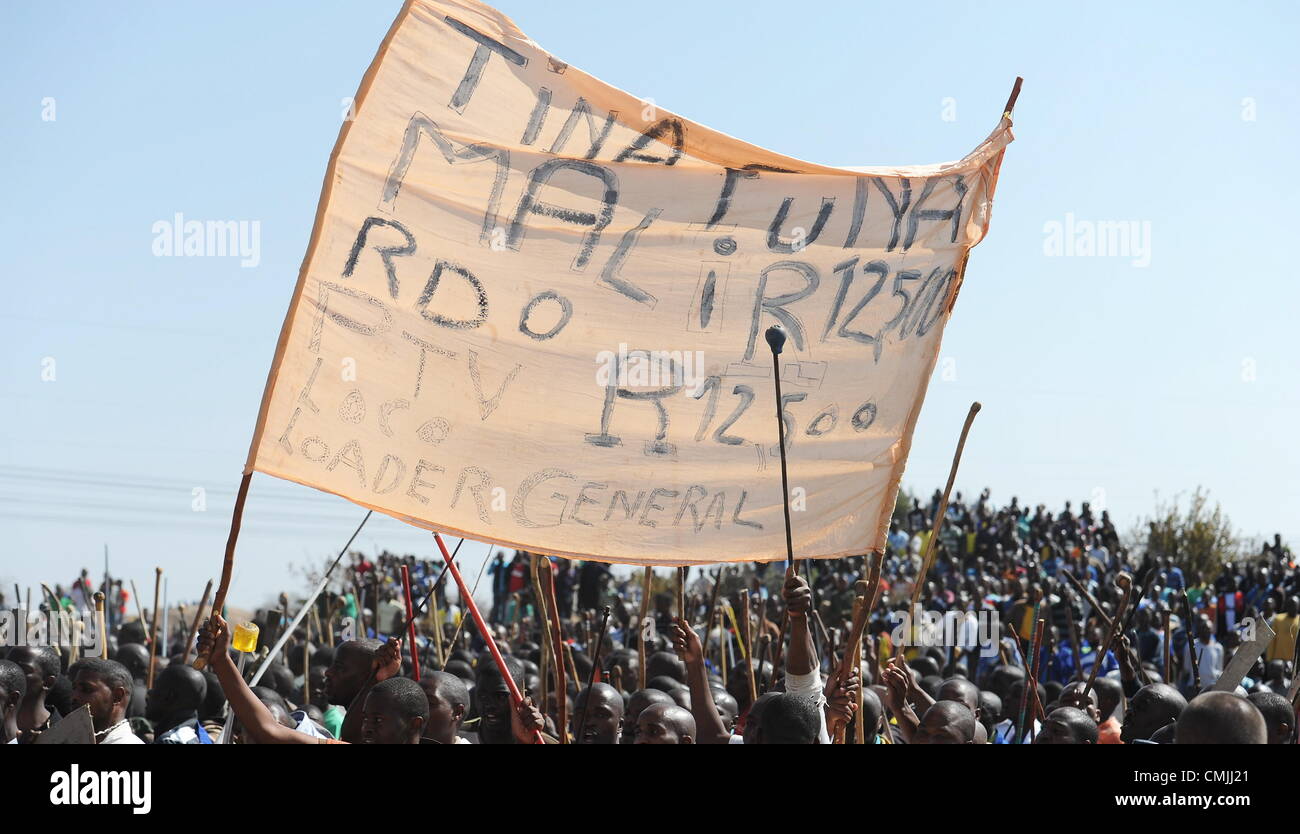 16th Aug 2012. RUSTENBURG, SOUTH AFRICA: Mine workers carry dangerous ...