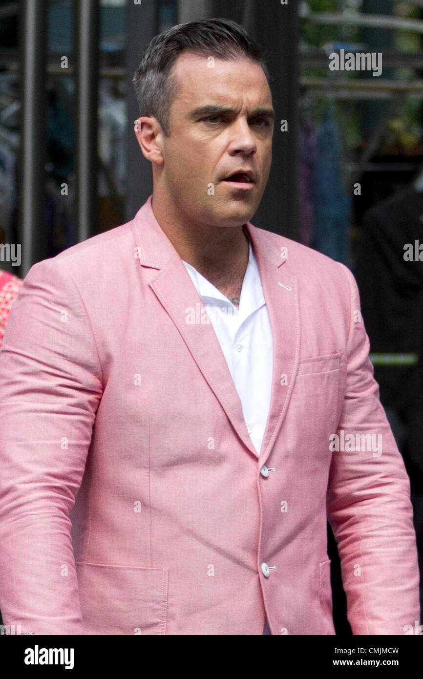 Robbie williams young hi-res stock photography and images - Alamy