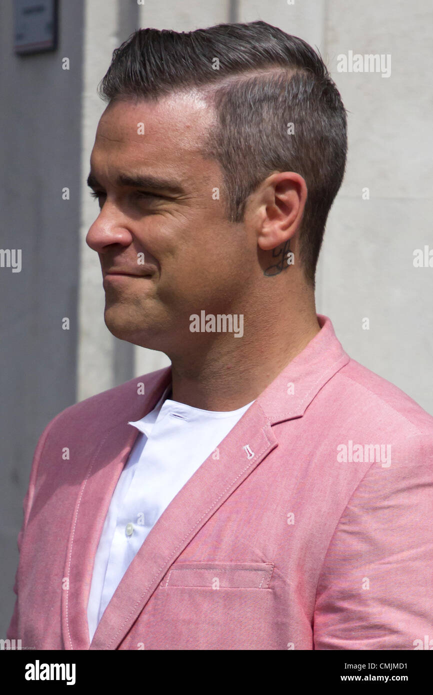 Robbie williams young hi-res stock photography and images - Alamy