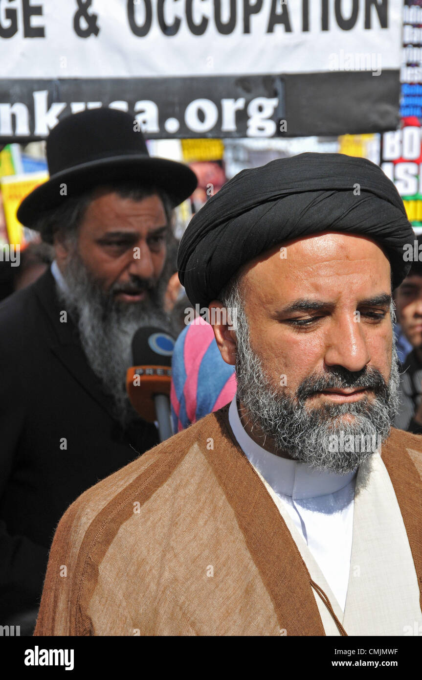 Muslim men in central london hi-res stock photography and images - Alamy
