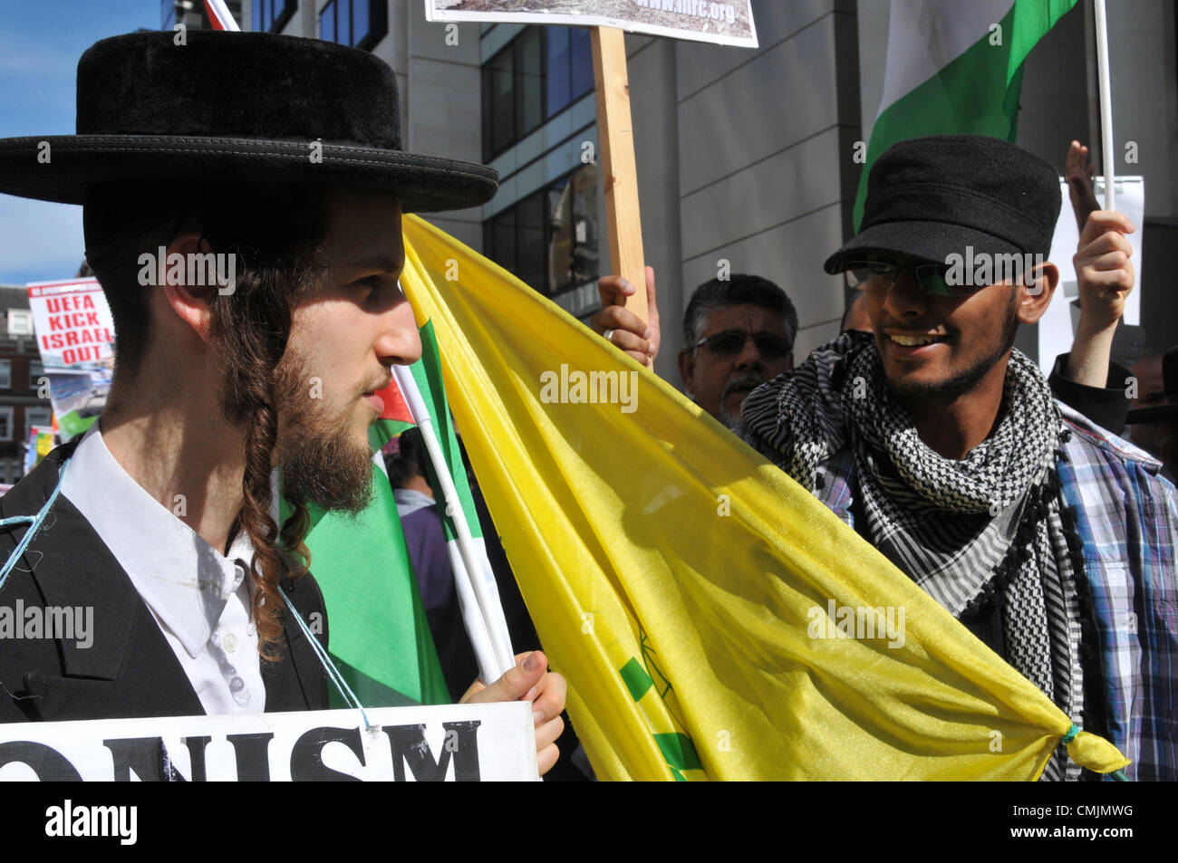 Muslim men in central london hi-res stock photography and images - Alamy