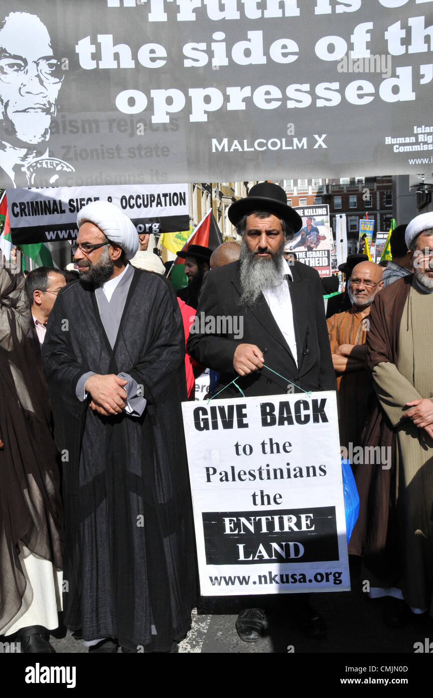 Muslim men in central london hi-res stock photography and images - Alamy