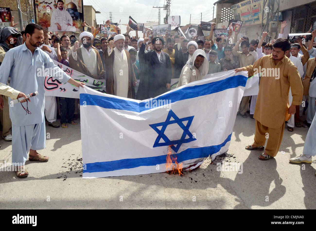 QUETTA, PAKISTAN, AUG 17: Members of Shia Community burn US and Israel ...