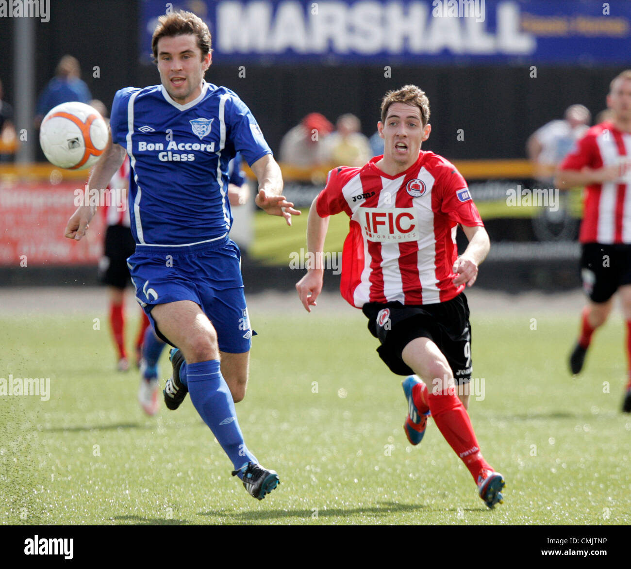 18.08.2012 Alloa, Scotland. 9 Stefan McCluskey, and 6 Dean Dowie in ...