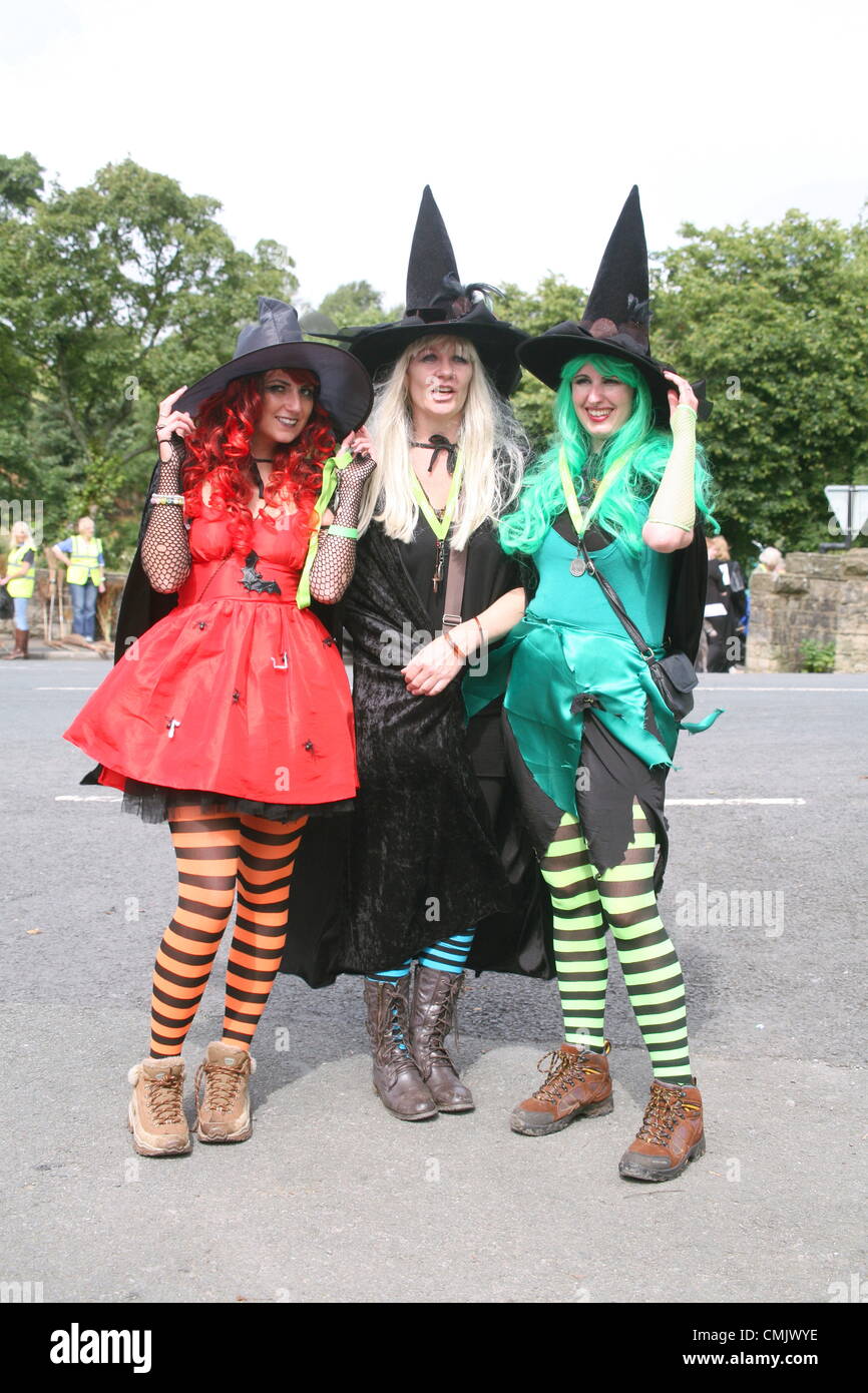 Barley, Lancashire, Uk. Guinness World Record 482 Witches in costume ...