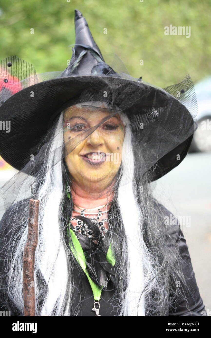 Barley, Lancashire, Uk. Guinness World Record 482 Witches in costume ...