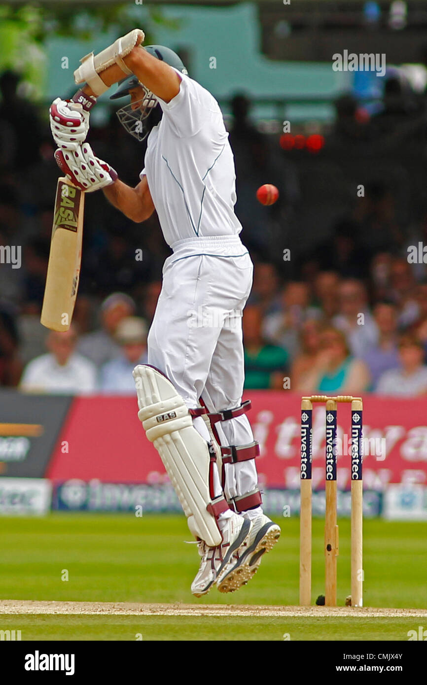 19/08/2012 London, England. South Africa's Hashim Amla plays at a high ...