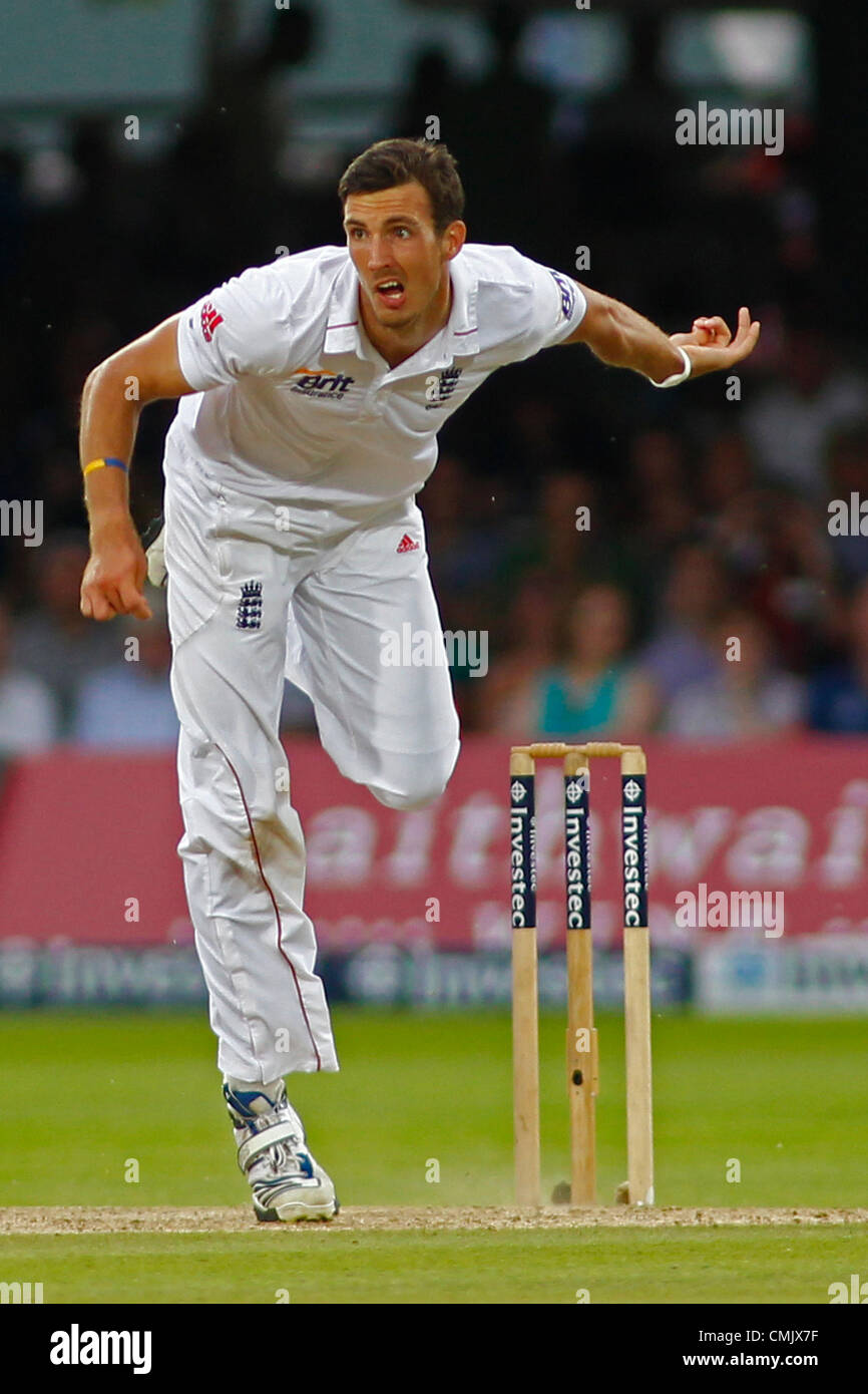 19/08/2012 London, England. England's Steven Finn bowling during the ...