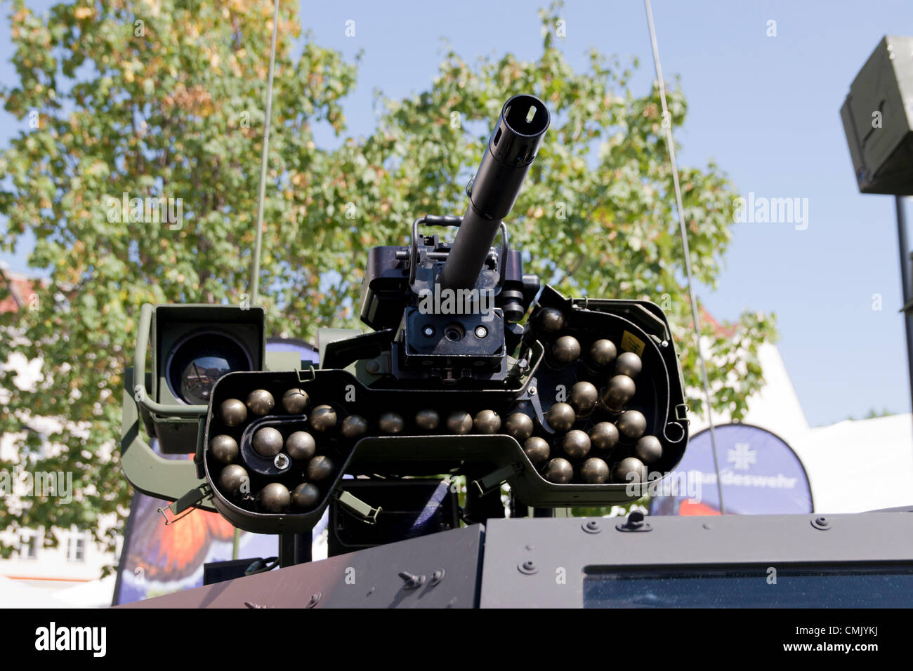 Autocannon hi-res stock photography and images - Alamy