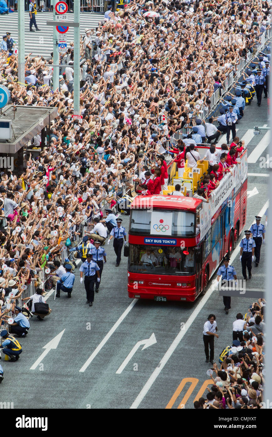 August 20, 2012, Tokyo, Japan - Two convertibles and five buses ...