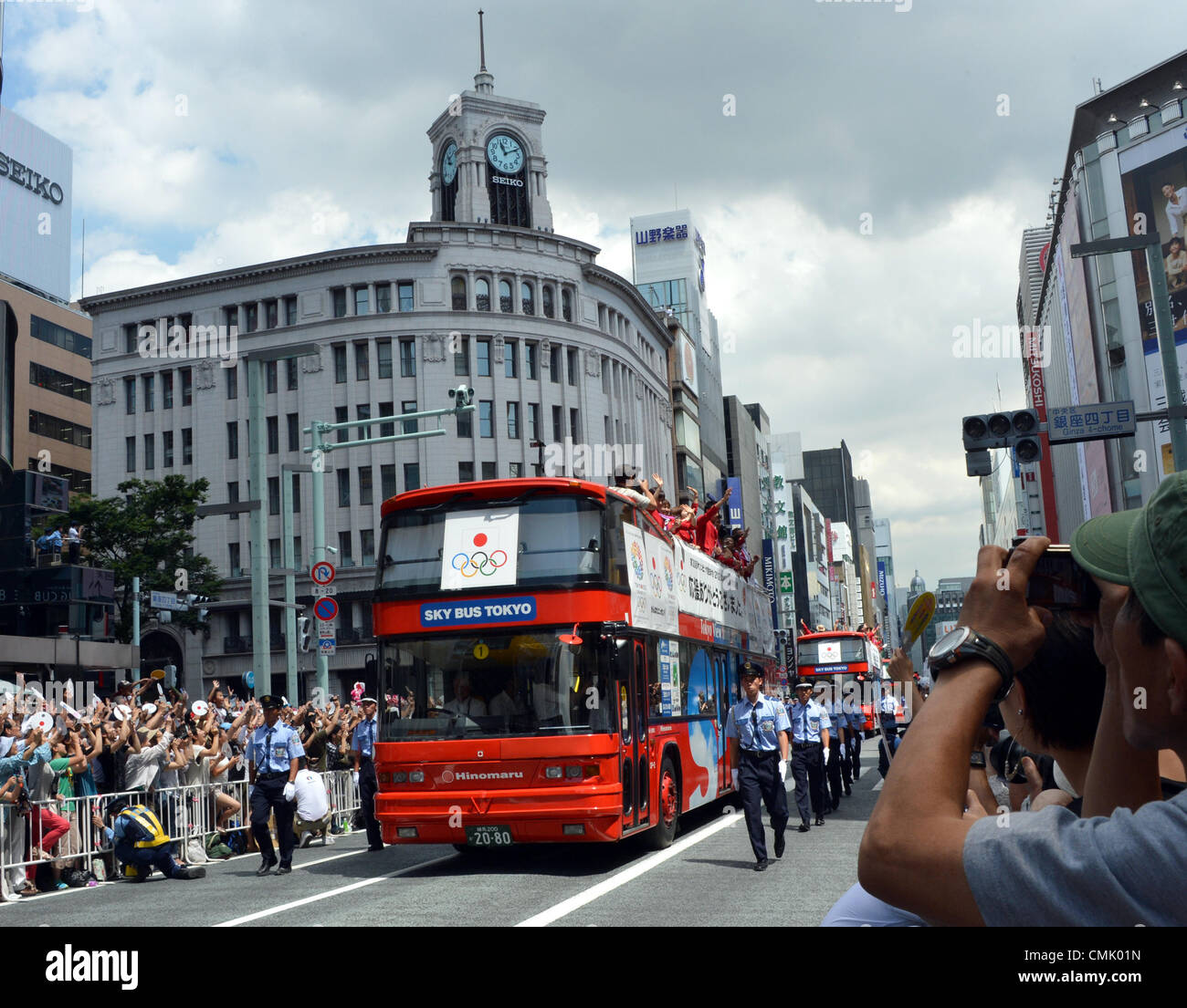 August 20, 2012, Tokyo, Japan - Japanese Olympians wave from atop open ...