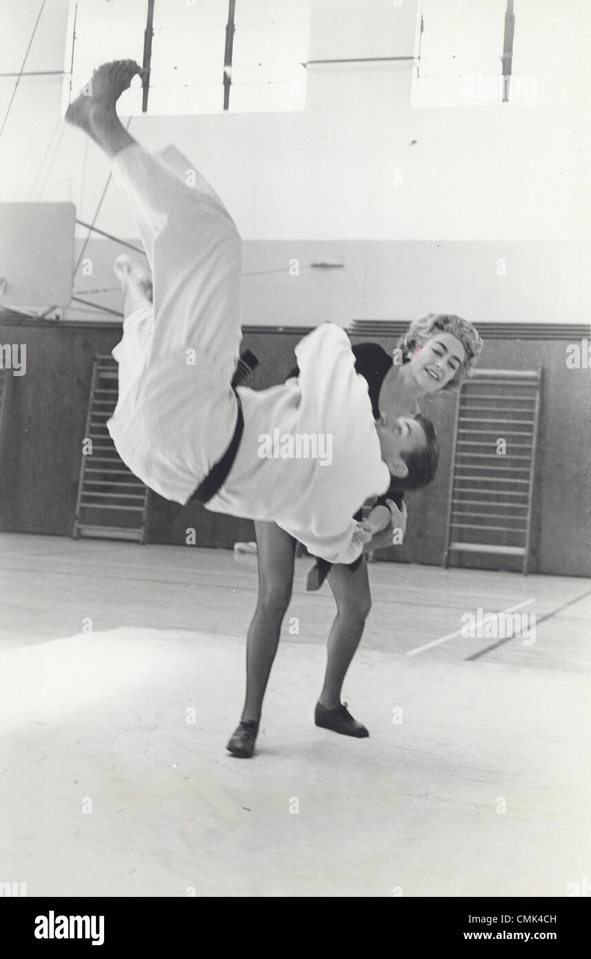 JOAN CRAWFORD LEARNS JUDO FROM BRUCE TEGNER FOR THE CARETAKER 1963 ...