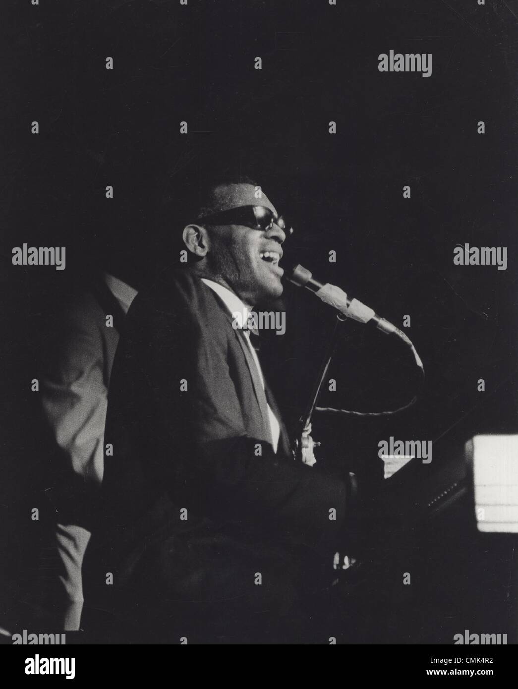 Ray charles 1960 hi-res stock photography and images - Alamy