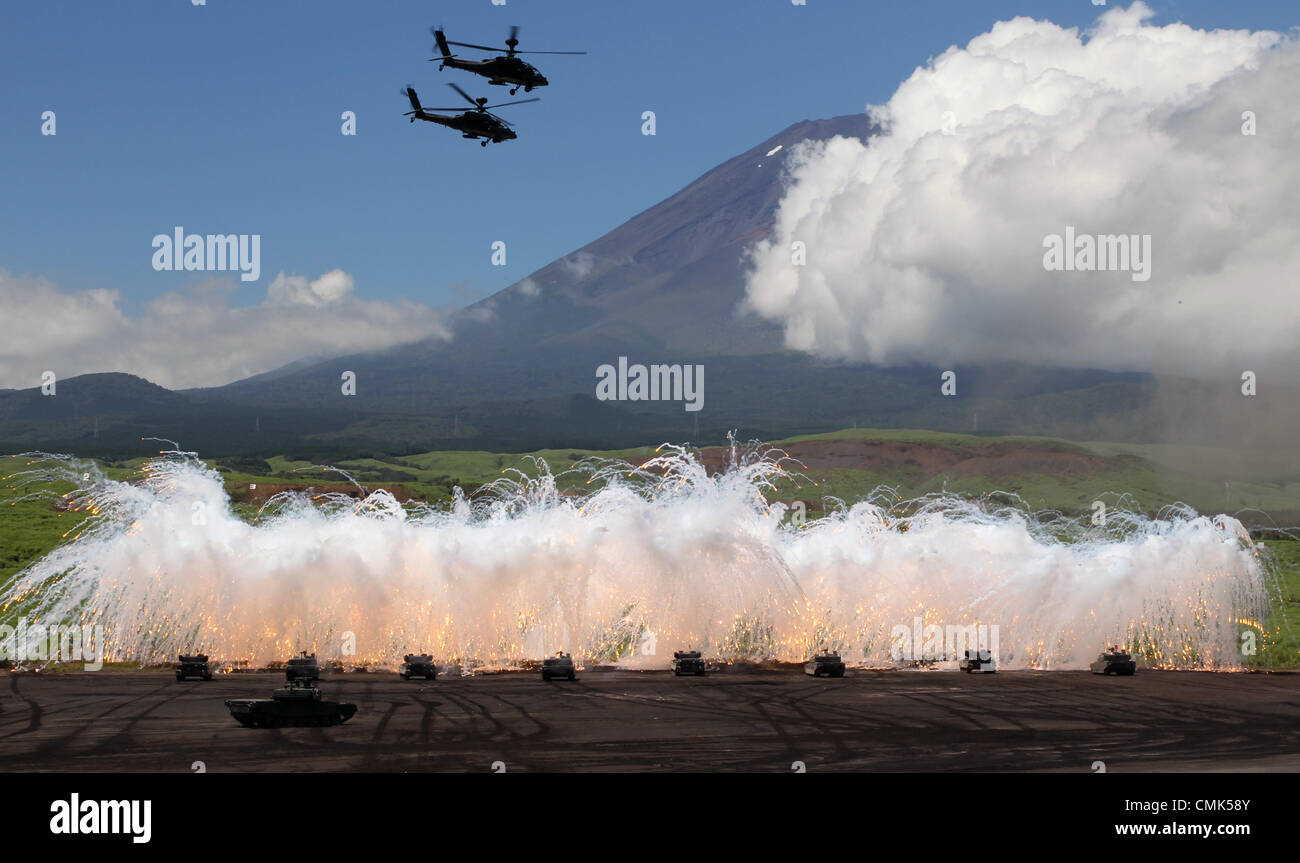 Exercise ground tanks hi-res stock photography and images - Alamy