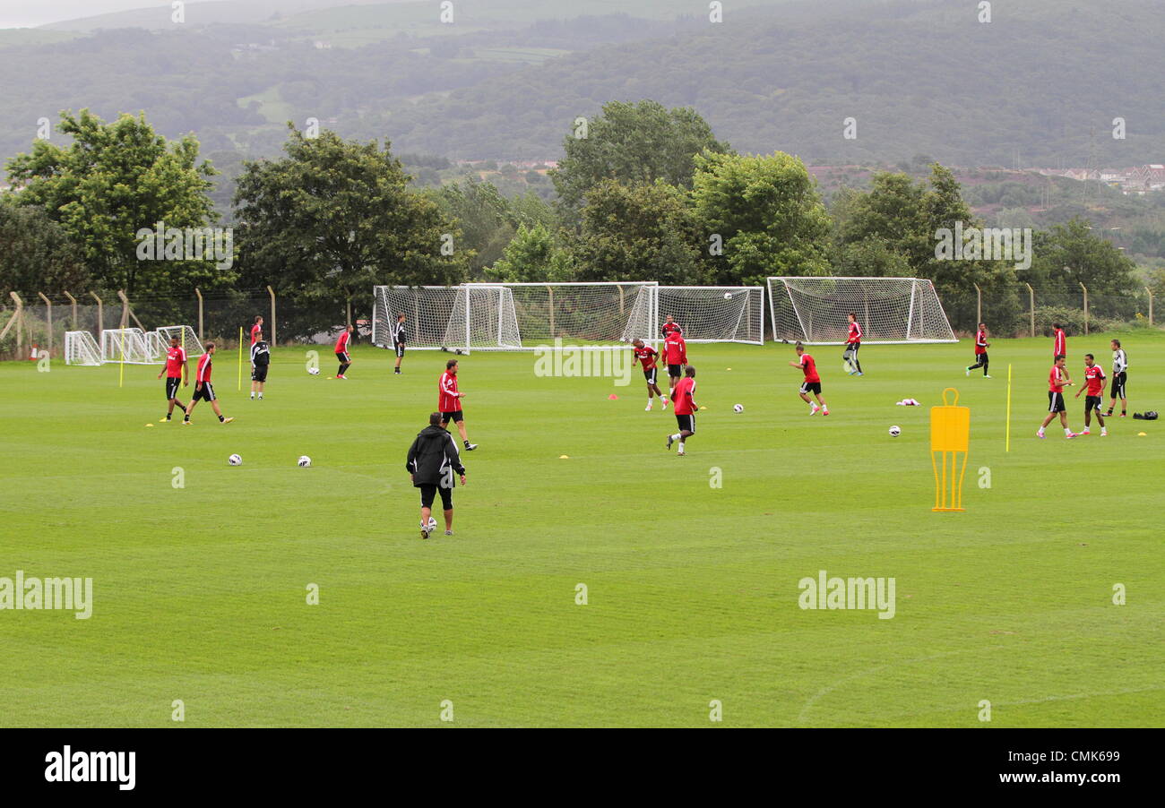Premier league football players hi-res stock photography and images - Alamy