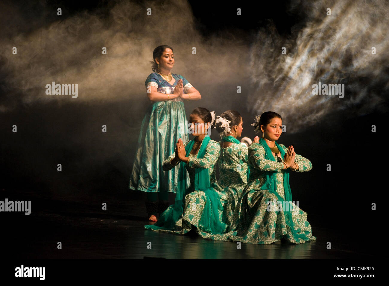 Kathak dance hi-res stock photography and images - Alamy