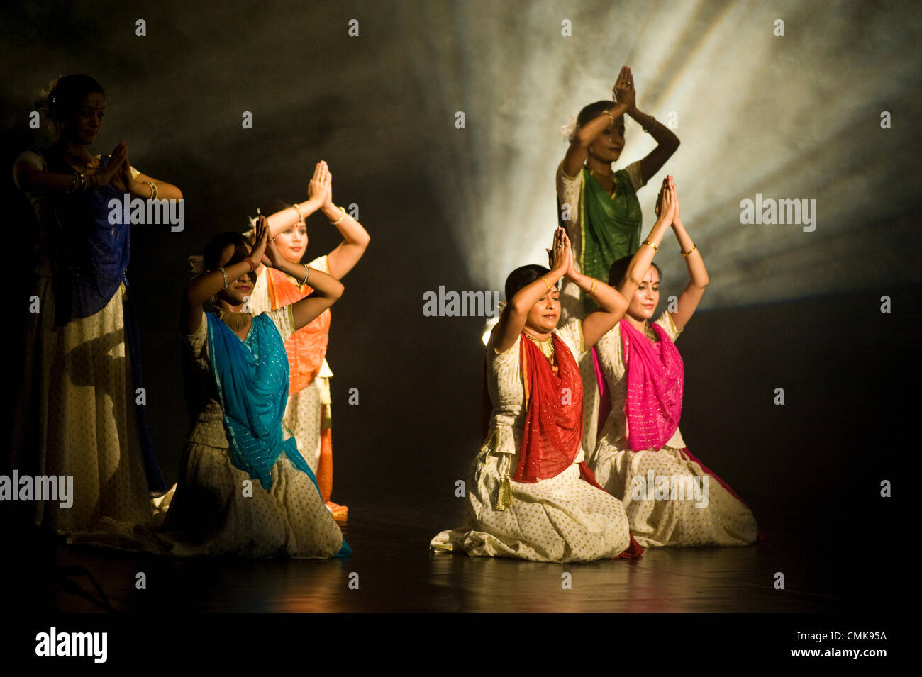 Kathak dance hi-res stock photography and images - Alamy