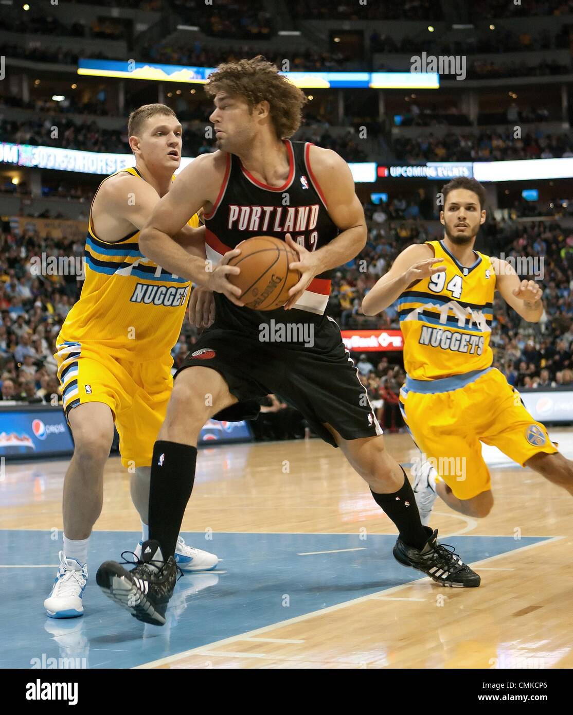 Denver, Colorado, USA. 1st Nov, 2013. Blazers ROBIN LOPEZ readies to ...