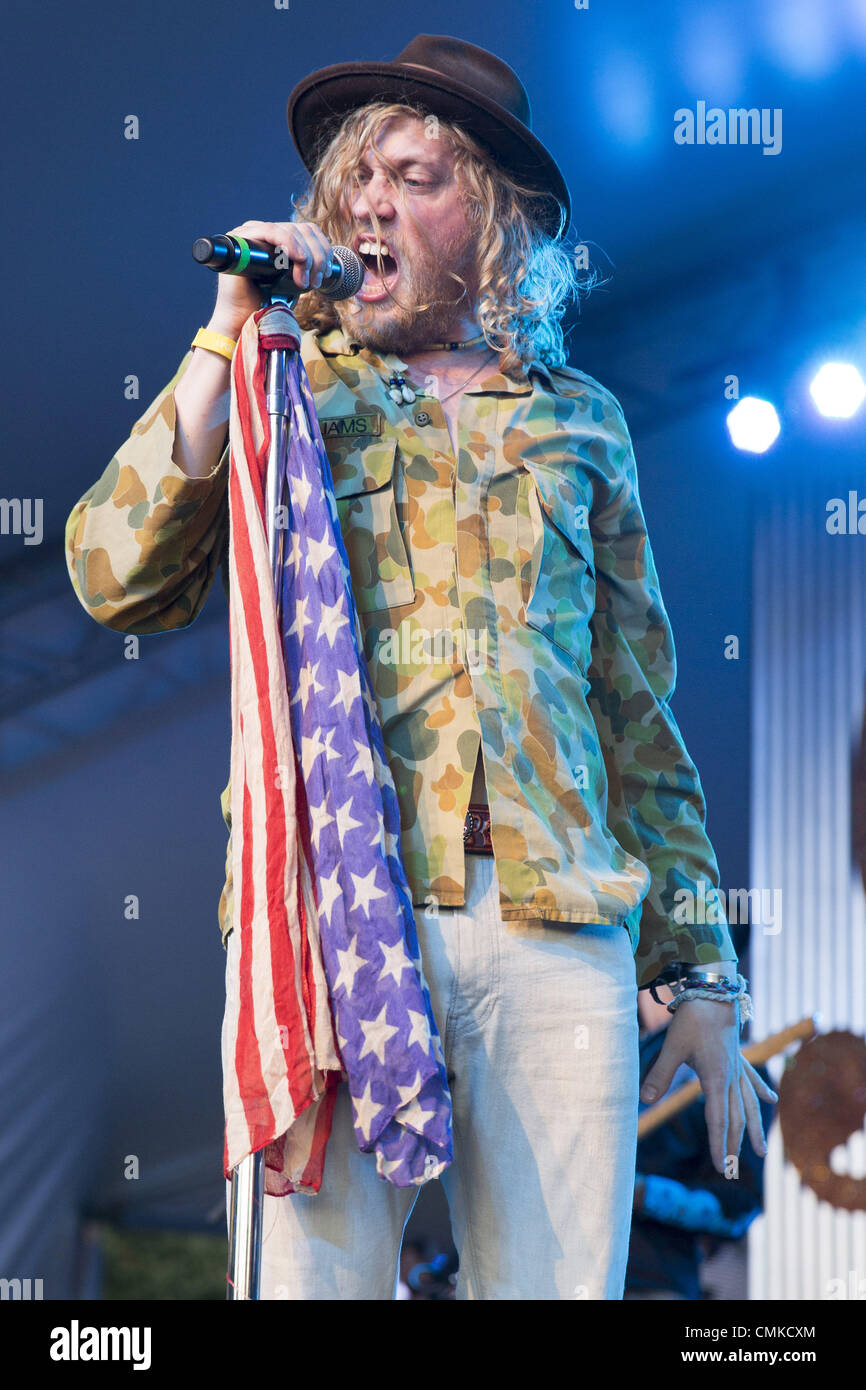 New Orleans, Louisiana, USA. 1st Nov, 2013. Vocalist ALLEN STONE ...