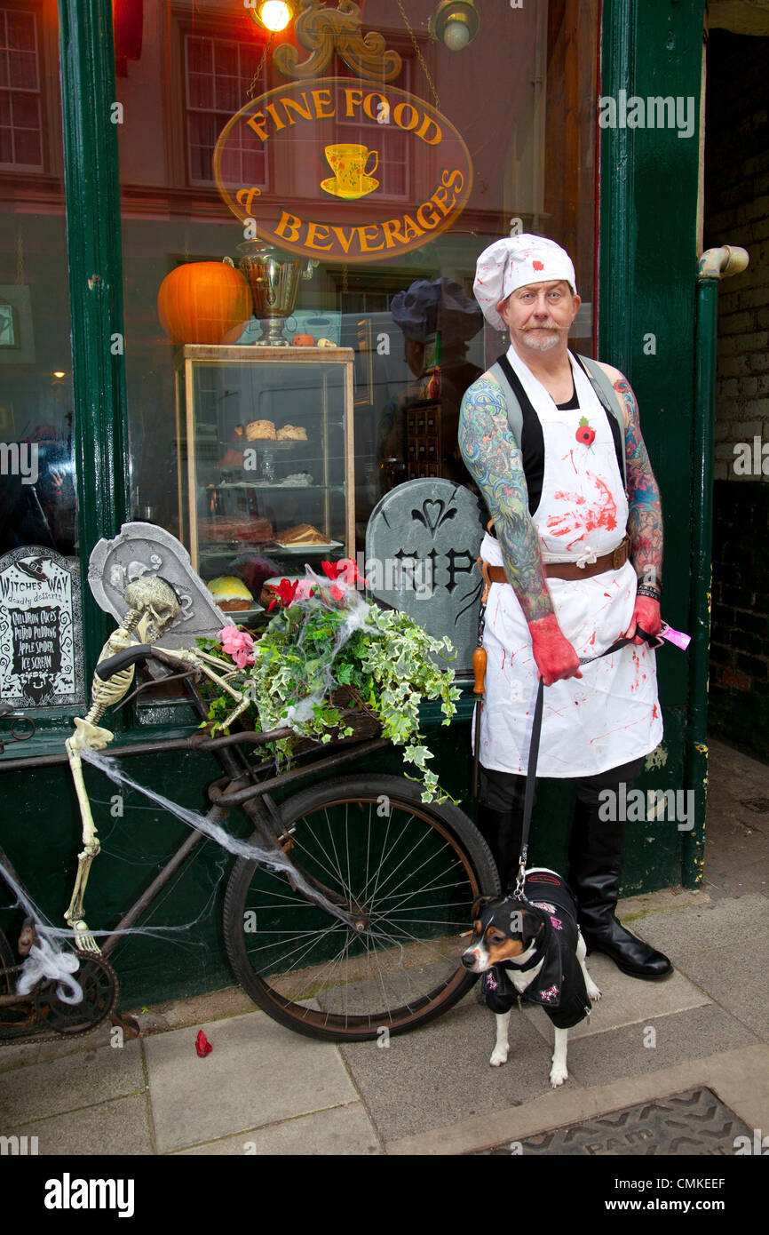 Whitby home of the goth festival hi-res stock photography and images ...