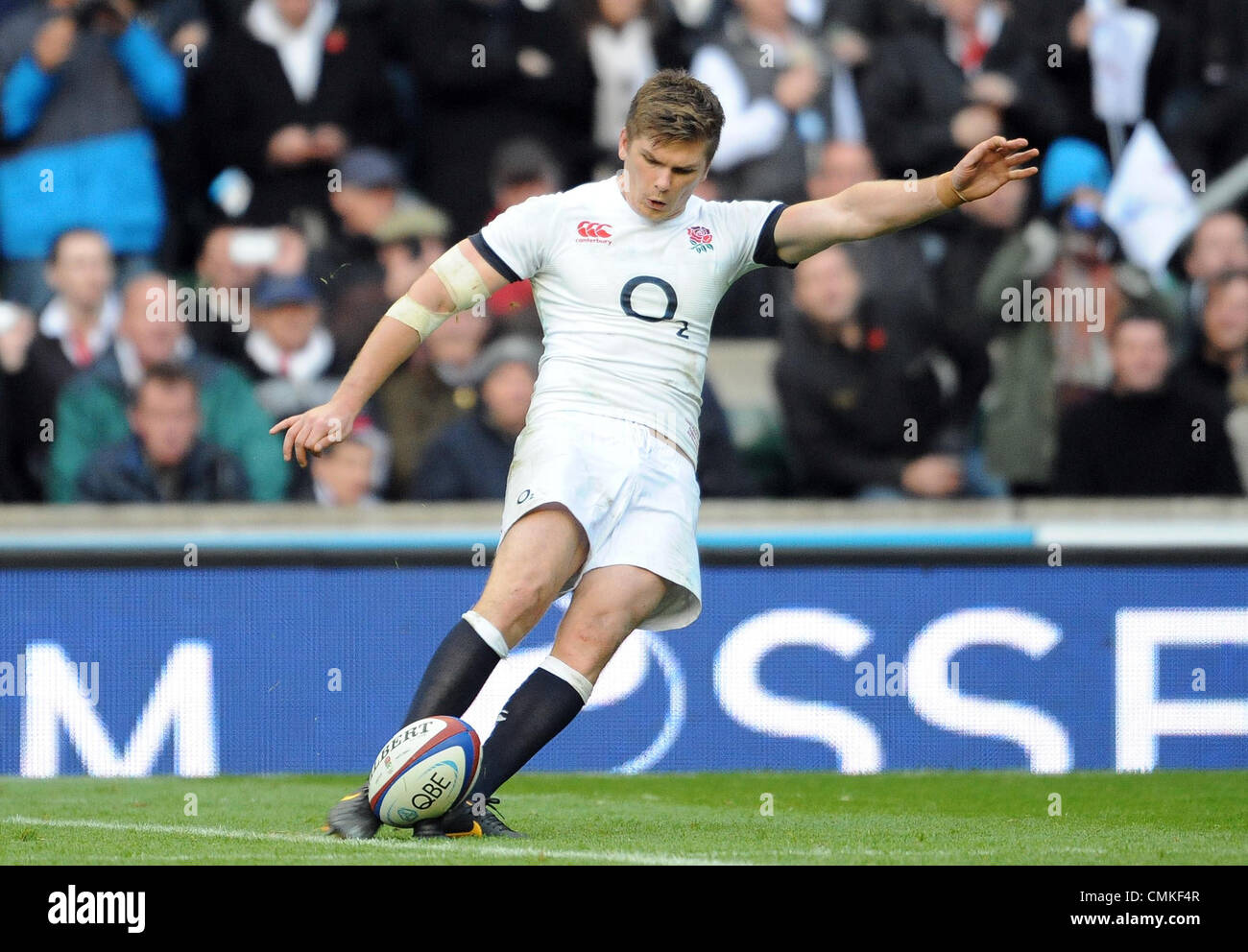 OWEN FARRELL KICK'S CONVERSION ENGLAND V AUSTRALIA TWICKENHAM LONDON ...