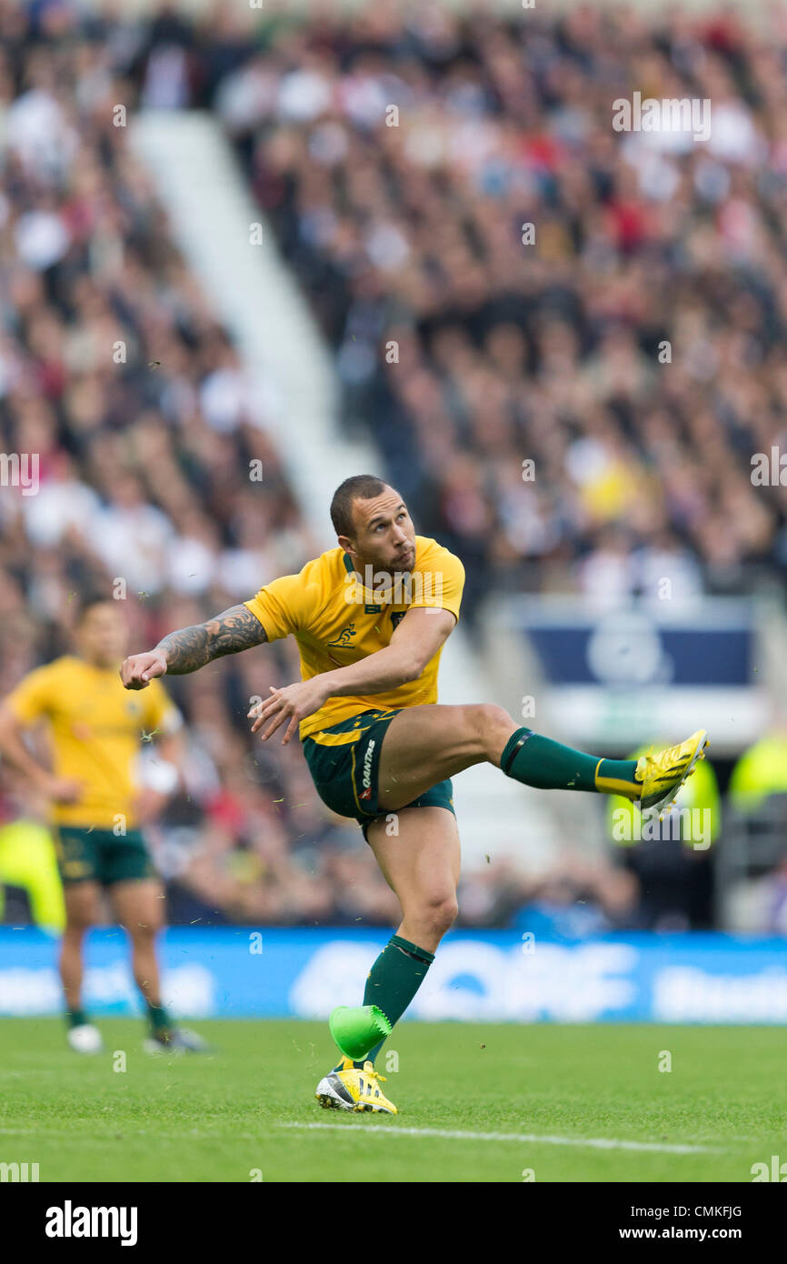 Rugby union action kicking hi-res stock photography and images - Alamy