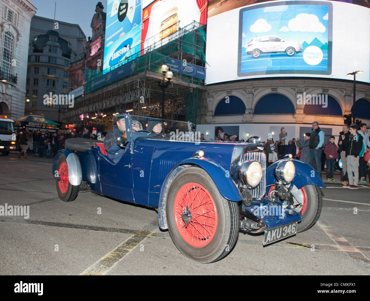 Aston martin in london hi-res stock photography and images - Alamy