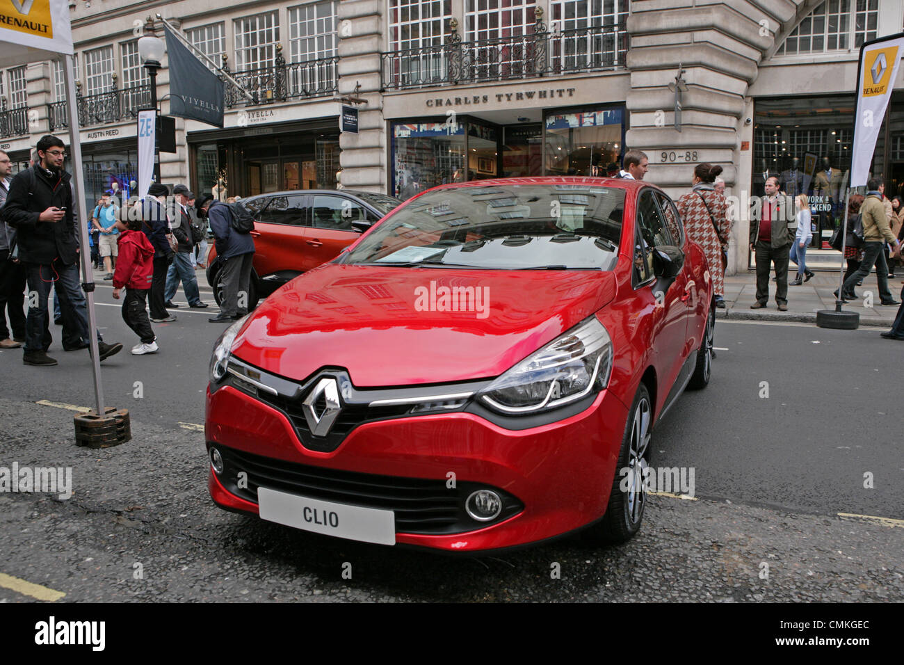 London, UK. 2nd November 2013. A new Renault Clio on display at the ...