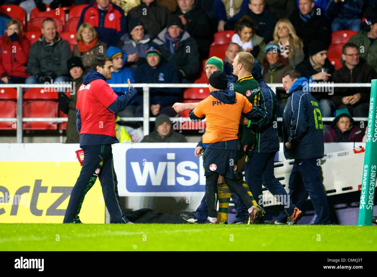 Dislocated shoulder hi-res stock photography and images - Alamy