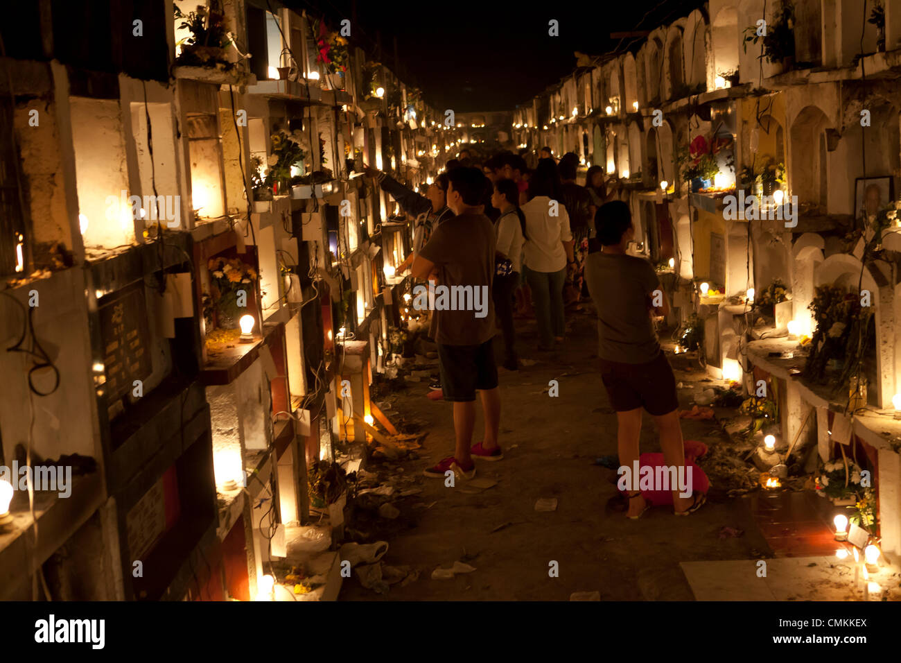 Carreta Cemetery, Cebu City, Philippines. 2nd Nov, 2013. All Souls Day ...
