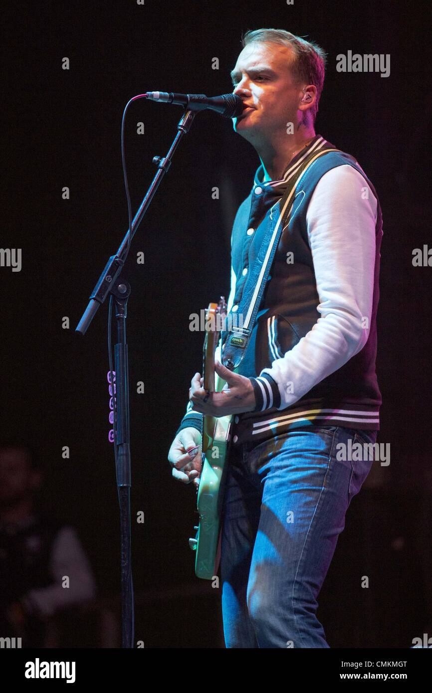 Alkaline trio matt skiba hi-res stock photography and images - Alamy