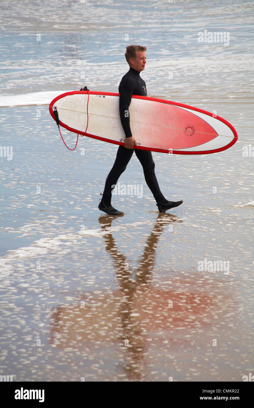 Bournemouth, Dorset UK. 3rd Nov, 2013. Surfers surfer making the most ...