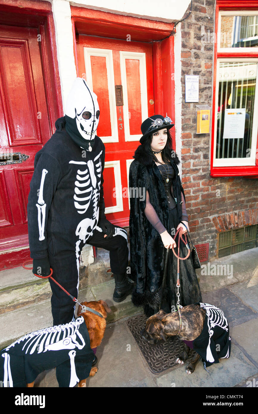 Goth outfits hi-res stock photography and images - Alamy