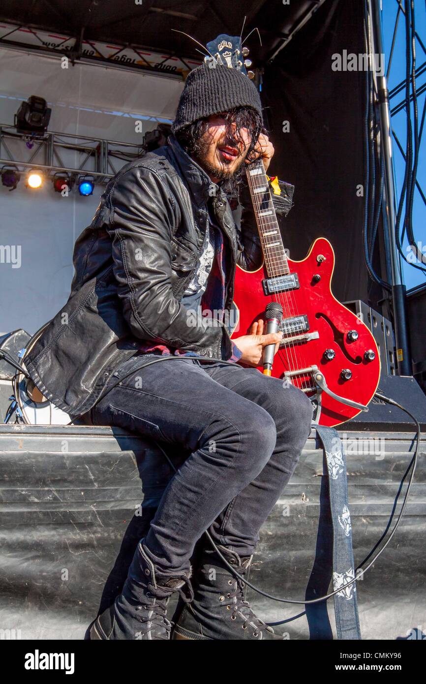 New Orleans, Louisiana, USA. 2nd Nov, 2013. JORDAN COOK of 'Reignwolf ...
