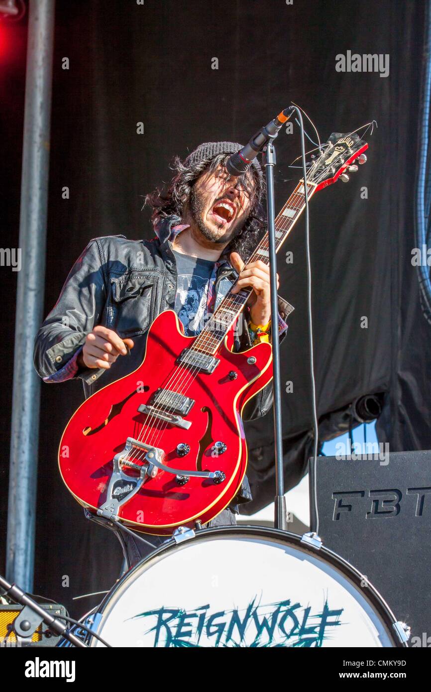 New Orleans, Louisiana, USA. 2nd Nov, 2013. JORDAN COOK of 'Reignwolf ...