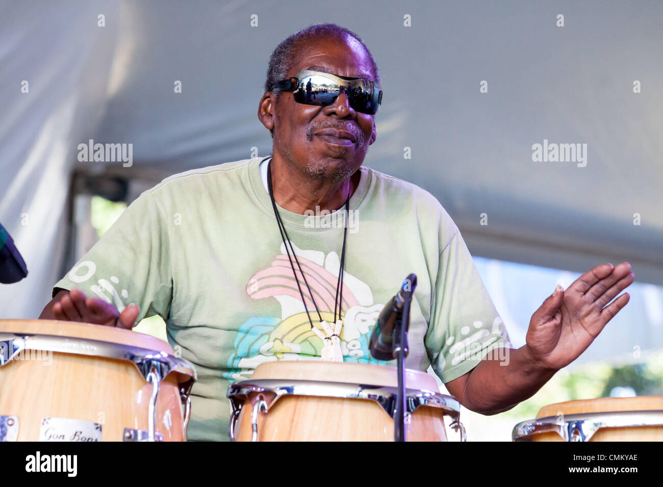 Conga player hi-res stock photography and images - Alamy
