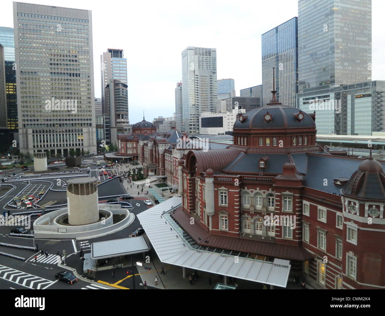 Shinkansen side view hi-res stock photography and images - Alamy