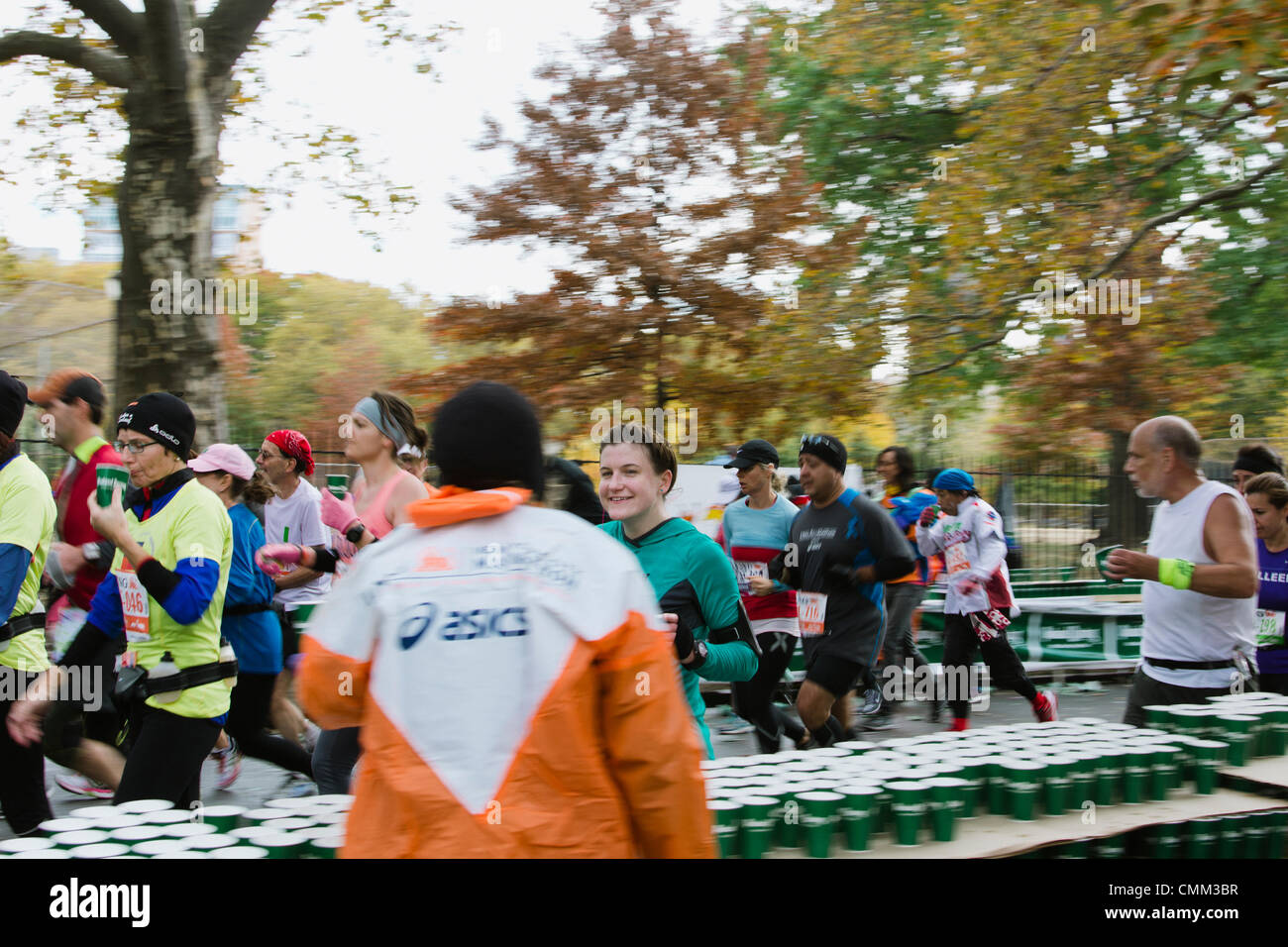 New York, USA. 03rd Nov, 2013. Volunteer handing out water to runners ...