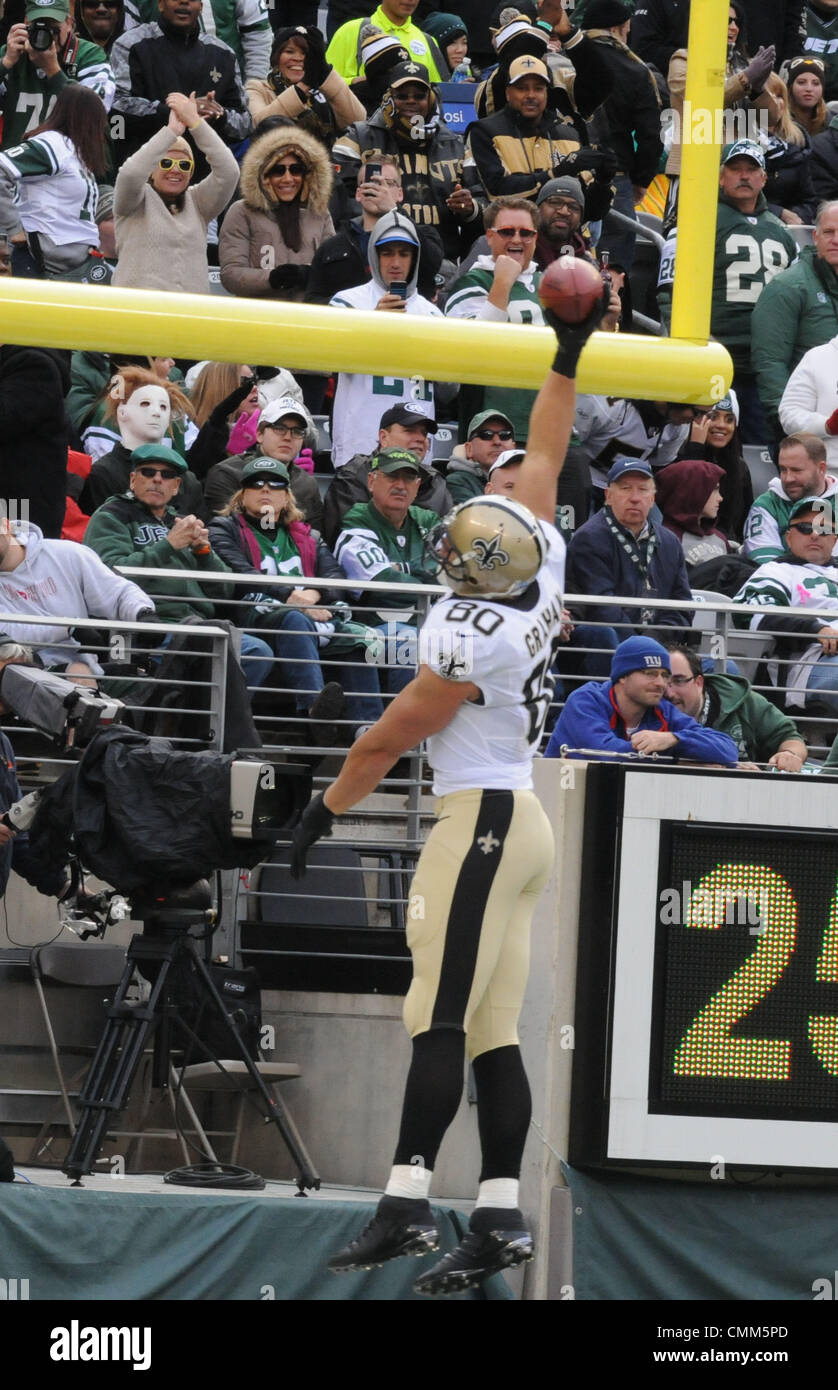 New York, New York, USA. 3rd Nov, 2013. TE JIMMY GRAHAM dunks the ...