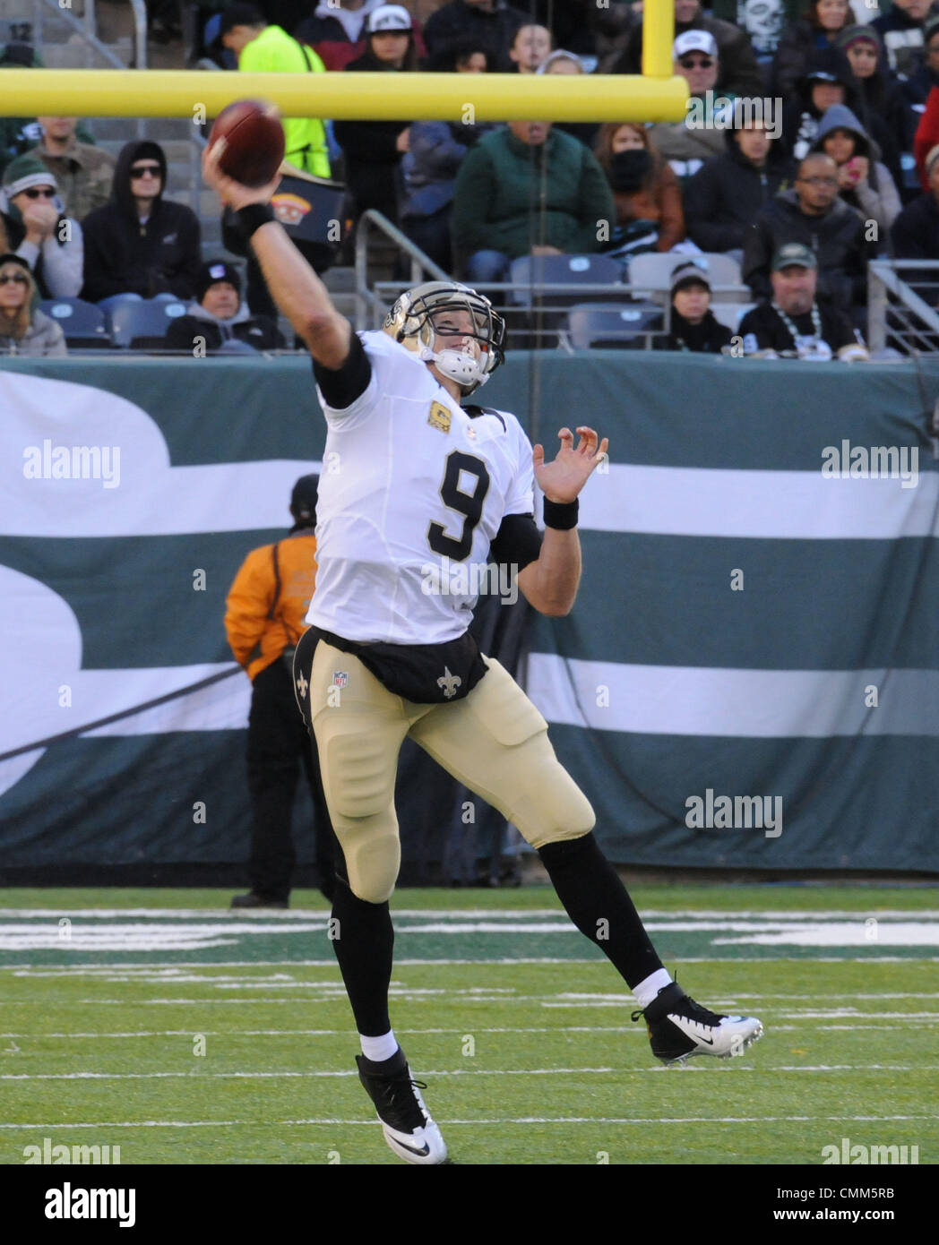 New York, New York, USA. 3rd Nov, 2013. QB DREW BREES passing the ball ...