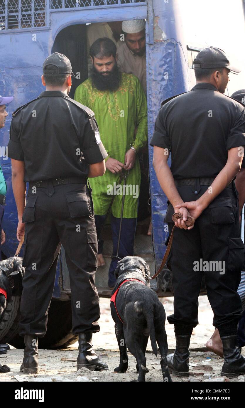Dhaka, Bangladesh. 5th November 2013. Handcuffed Bangladesh Rifles (BDR ...