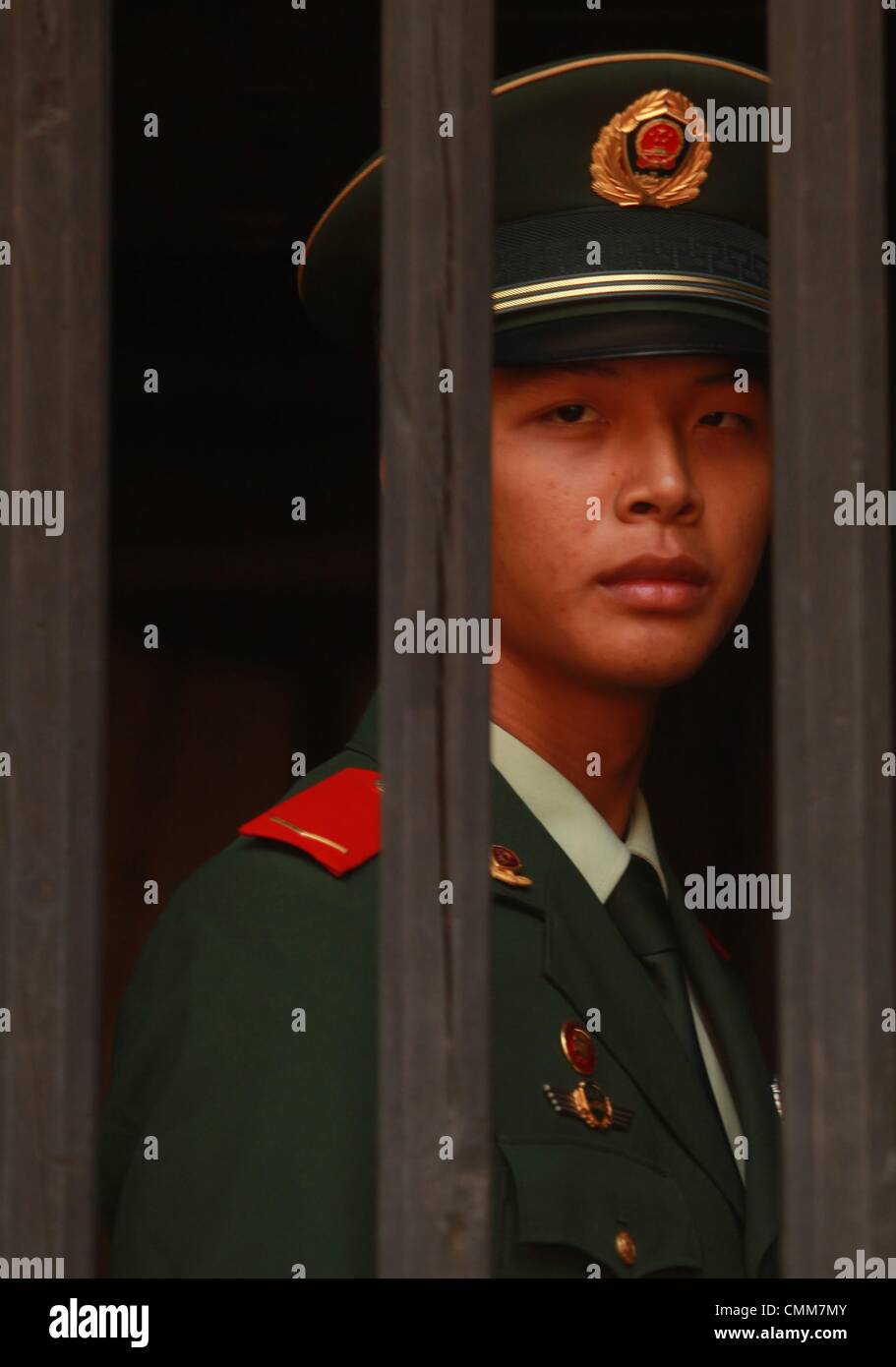 Changsha, HUNAN, CHINA, . 5th Nov, 2013. A People''s Liberation Army ...