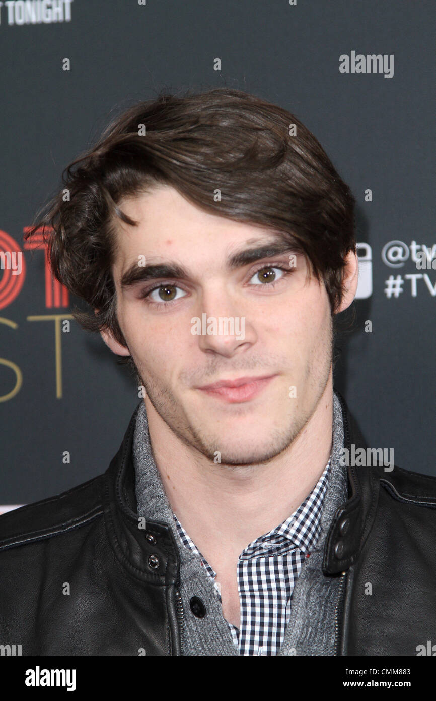 Los Angeles, California, USA. 4th Nov, 2013. R.J. Mitte attends TV ...