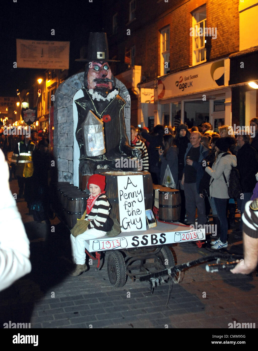 Guy fawkes bonfire effigy hi-res stock photography and images - Alamy