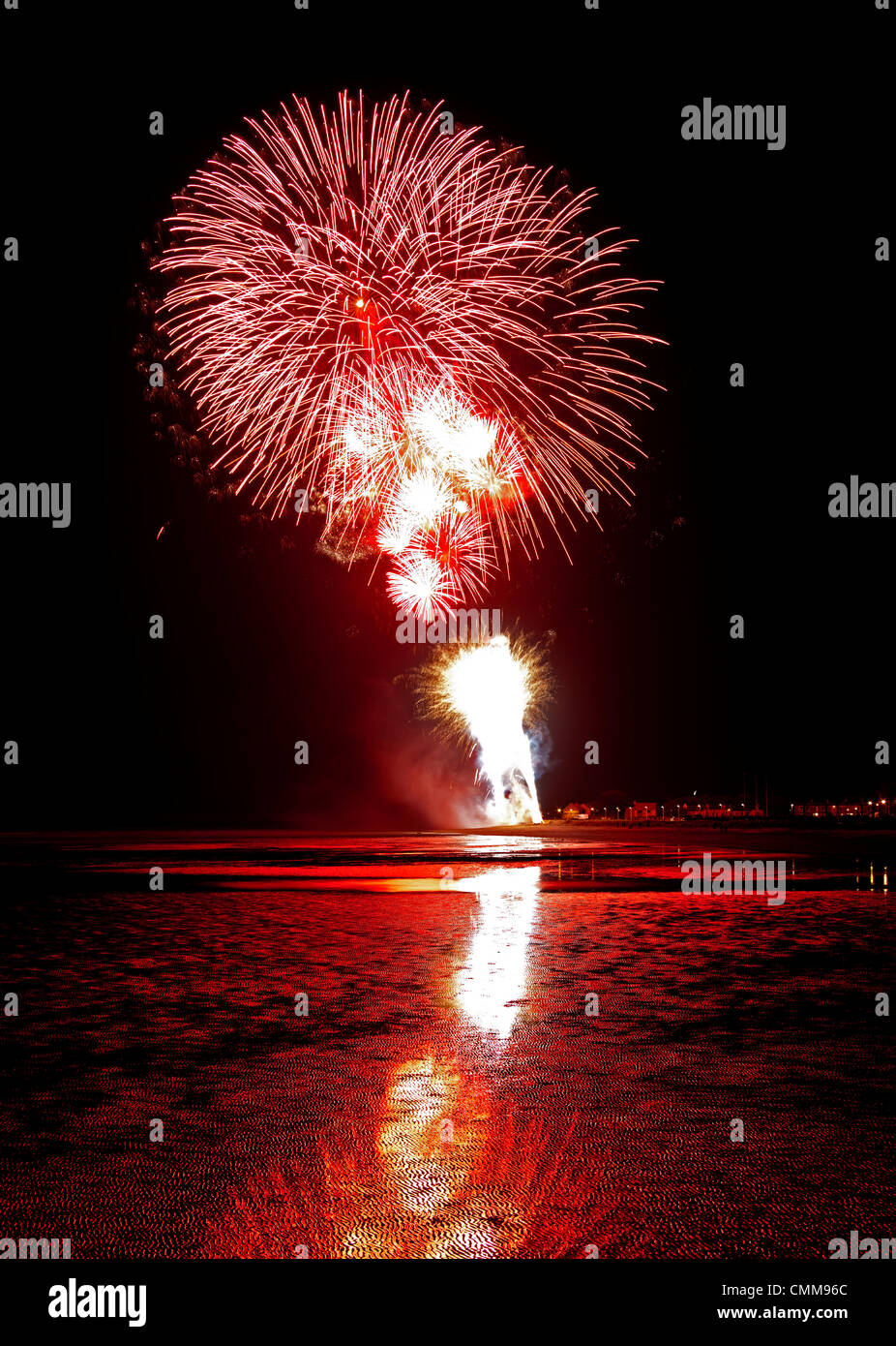 Edinburgh fireworks bonfire hi-res stock photography and images - Alamy