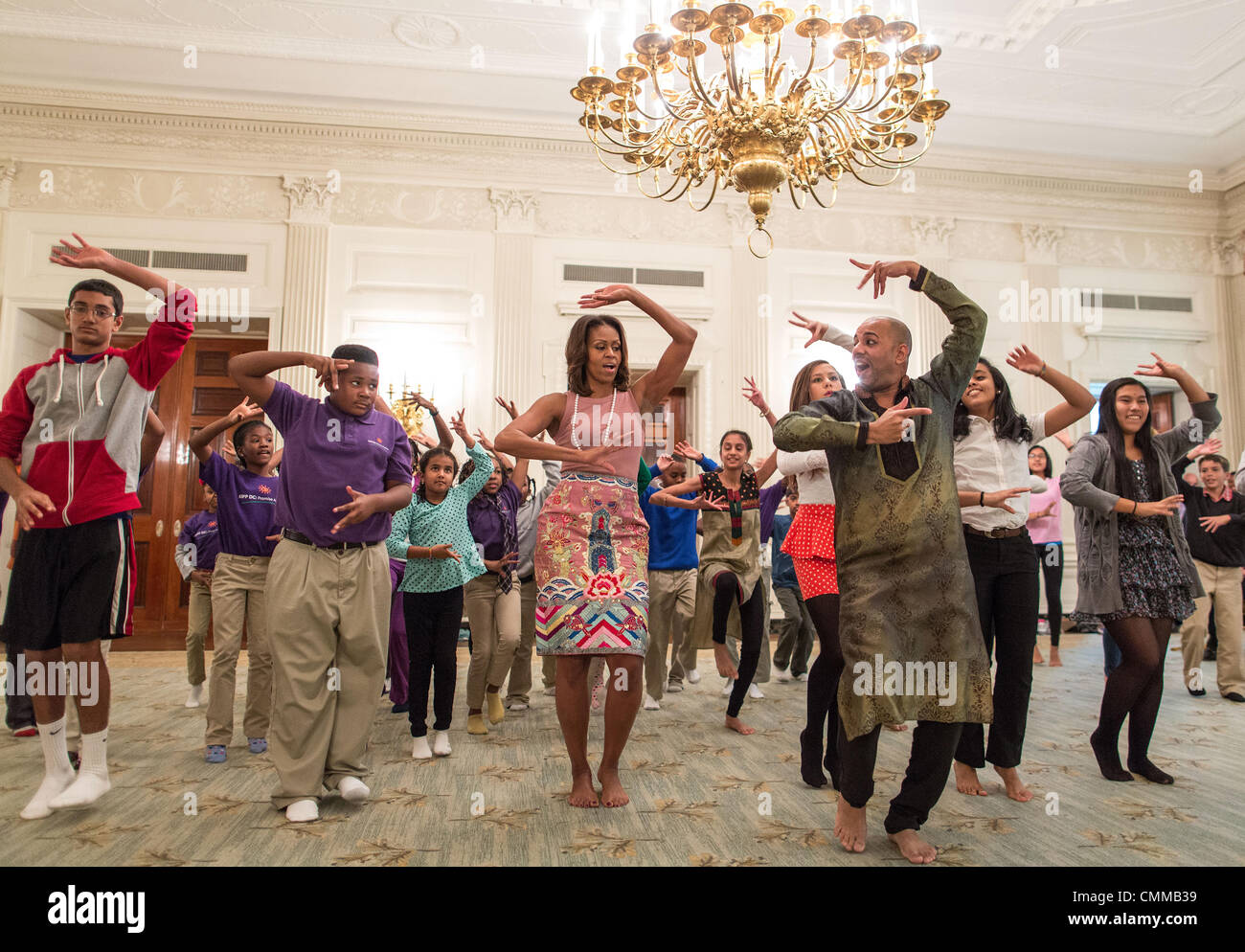US First Lady Michelle Obama joins student for a Bollywood Dance Clinic ...