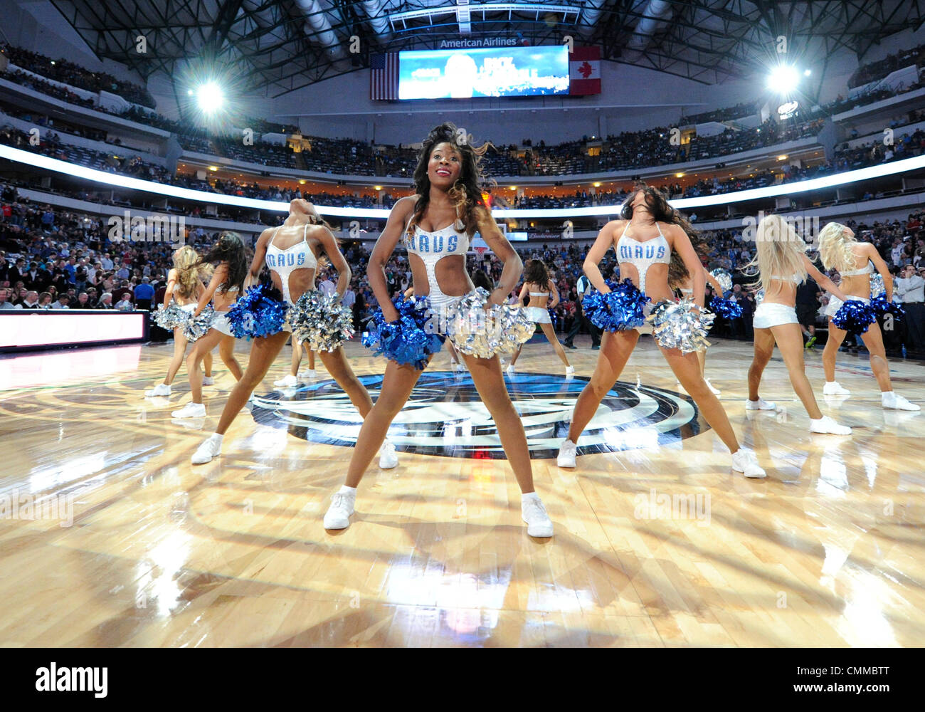 Dallas, Texas, USA. 5th November 2013. The Dallas Mavericks dancers ...