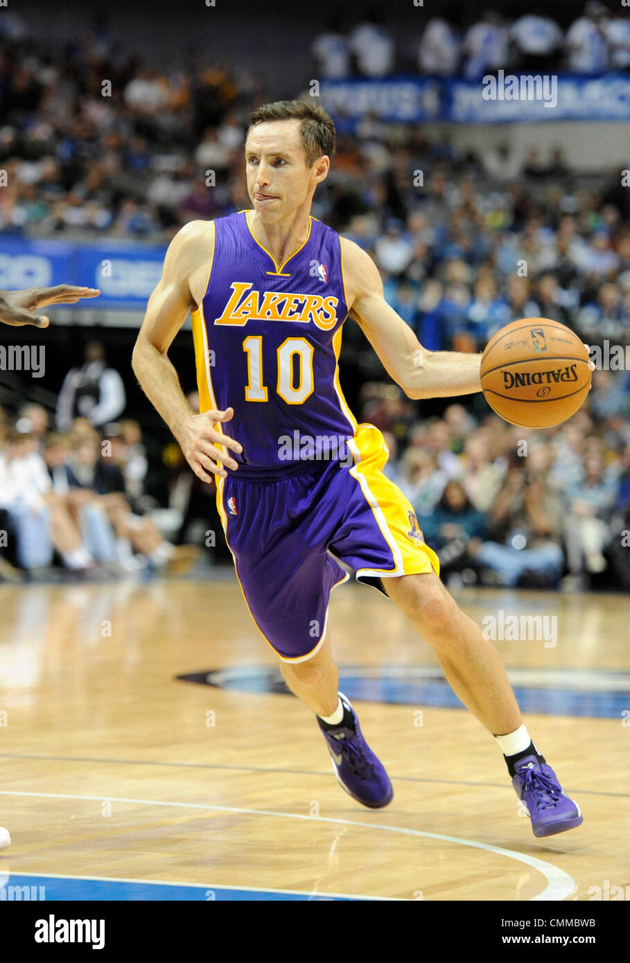 Dallas, Texas, USA. 5th November 2013. Los Angeles Lakers point guard ...
