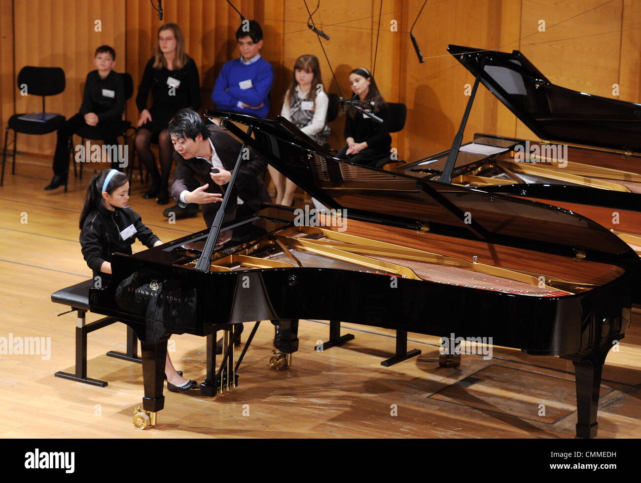 Chinese pianist performing hi-res stock photography and images - Alamy