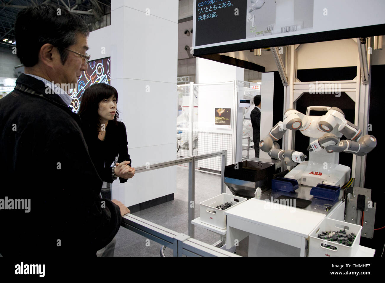 Tokyo, Japan. 6th Nov, 2013. Visitors see the "Dual-arm concept robot ...